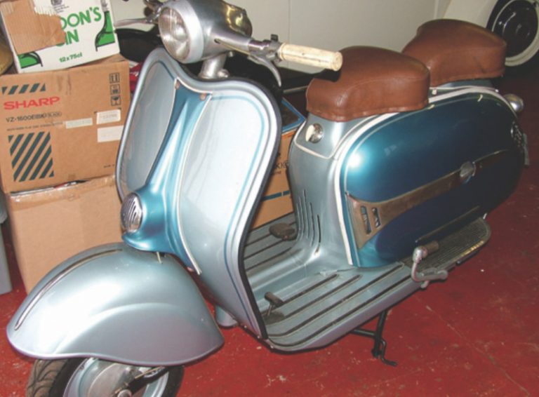 Scooter Silver and Blue – Paintsupremacy